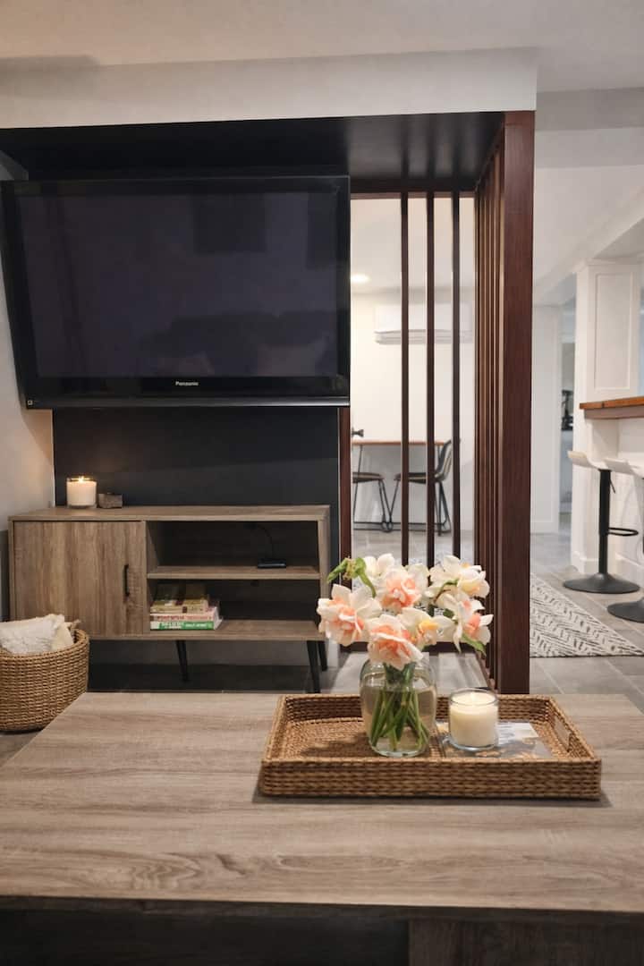 The Denise | Private Suite W/ Full Kitchen - Portland, OR