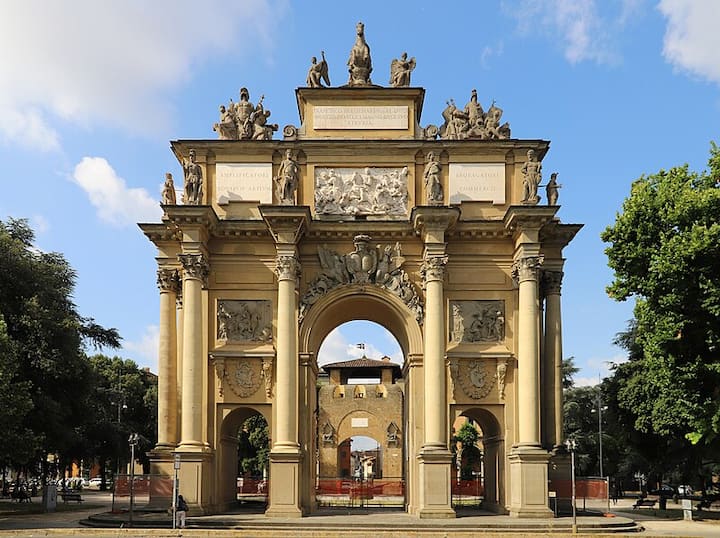 Rare 4-bedroom Apartment With Private Garage &Lift - Florence