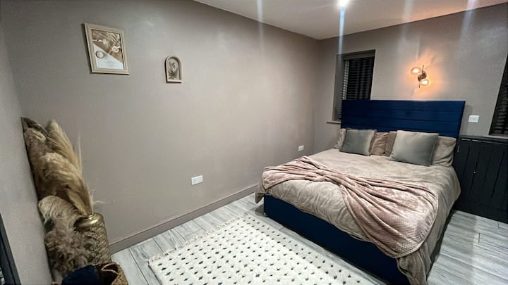 The Barn - Batley West Yorkshire - With Horse Stay - Leeds