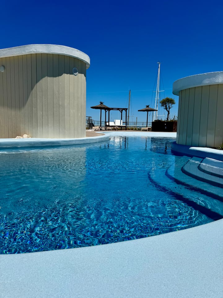 Real Gem, Cozy, Relaxing  ,Free Parking, Pools - Gibraltar
