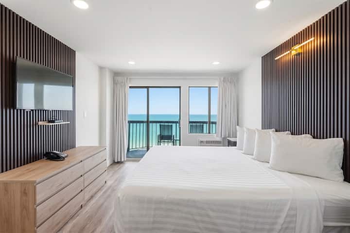 Oceanfront King Penthouse Suite - Myrtle Beach, SC