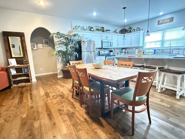 Little Red Rental House - Springfield, MO