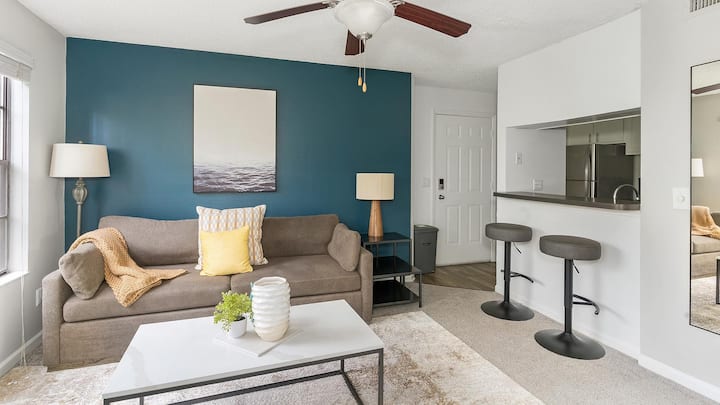 Landing | Stylish 1bd, Courtyard, Gym - Jacksonville, FL