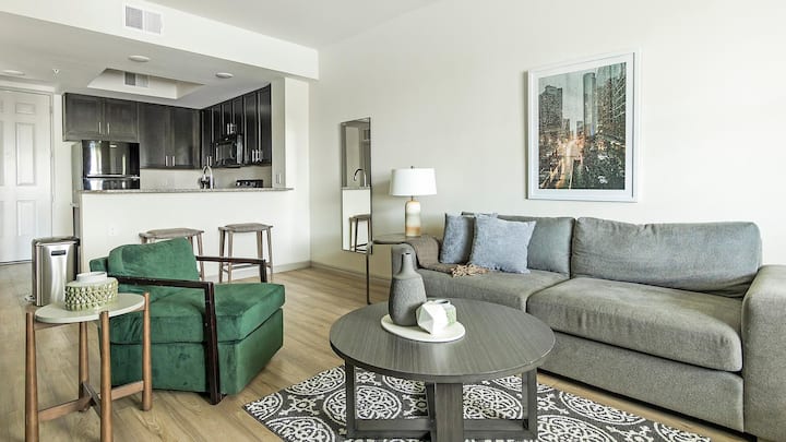 Landing | Chic 1bd, Yoga Studio, Tennis Court - Fort Myers, FL
