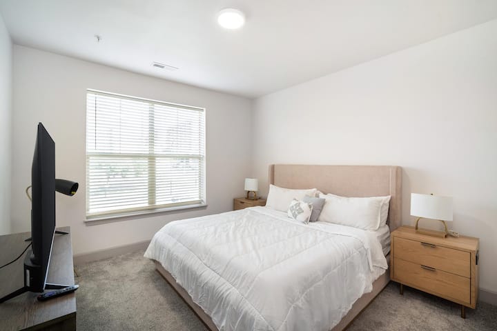 Landing | Chic 1bd, Pool, Gym - Cincinnati, OH