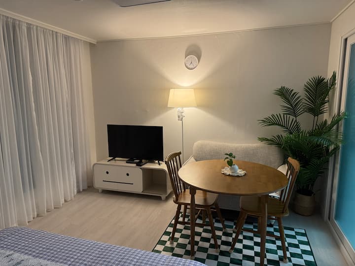 Romantic Apartment Near Dadaepo Natgae Station - Busan