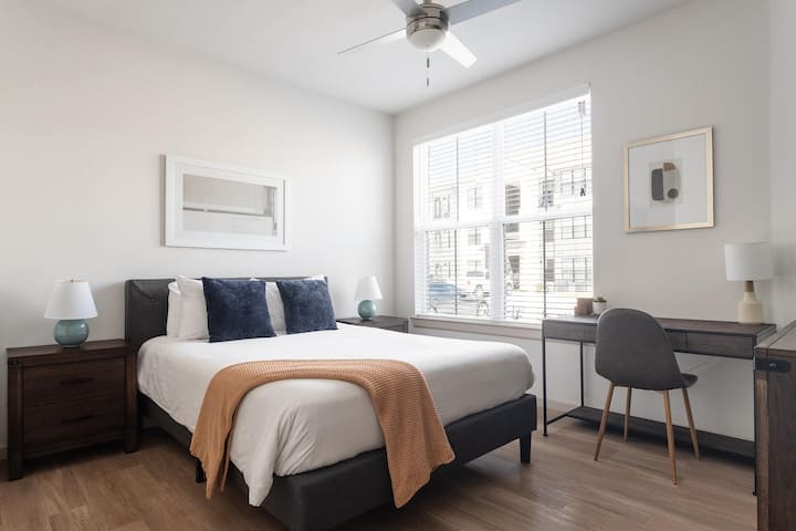 Landing | Chic 1bd, Game Room, Clubhouse - Pflugerville, TX