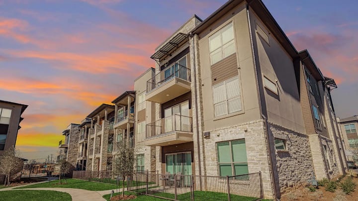 Landing | Amazing 1bd, Clubhouse, Yoga Studio - Austin, TX