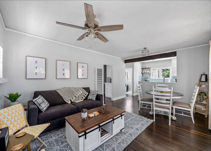 Cozy Cottage 3/4 Mile From Beach- Intro Offer - Ventura, CA