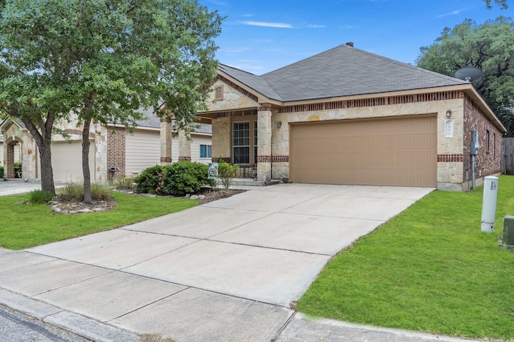 Home Sweet Home On Rain Shore, Dog Friendly - Helotes, TX