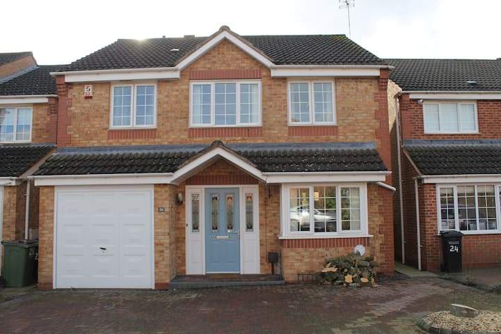 4-bed Home For Corporate & Family Stays - Leicester