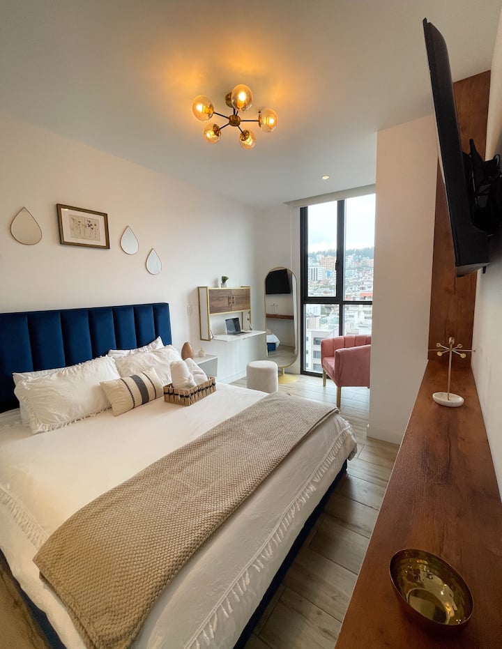 Stunning High-rise Apartment With Panoramic View - Quito