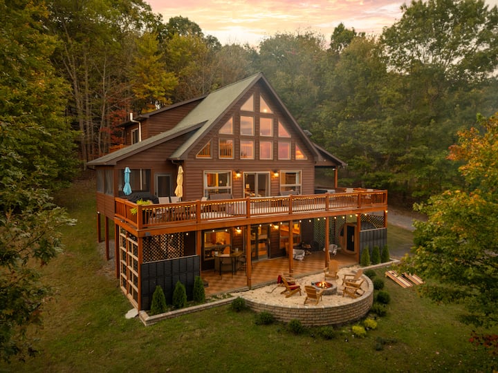 4 Seasons Chalet: Views, Hot Tub, Sauna, Tesla Ev - Deep Creek Lake, MD