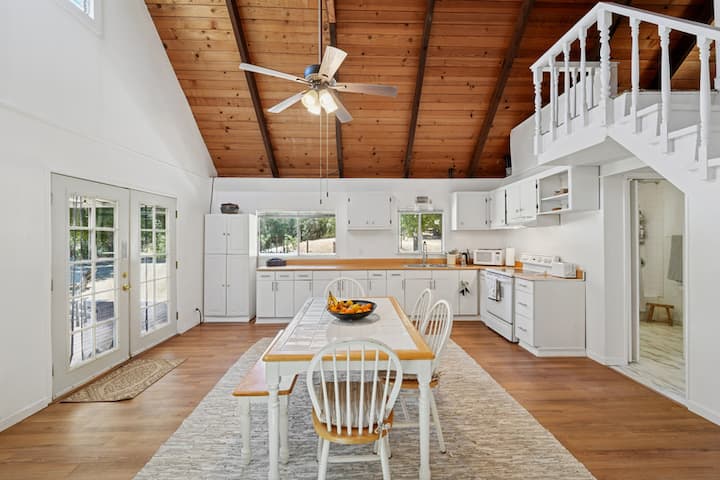 Hidden Oaks Chalet - Vinyard Discovery - Lake Nacimiento, CA