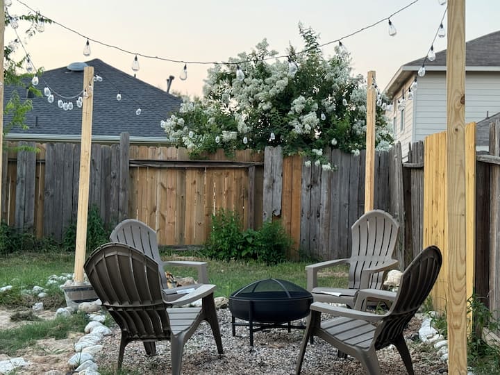 {25% Off Nov-dec} 4br Home|sleeps 12|firepit|games - Katy, TX