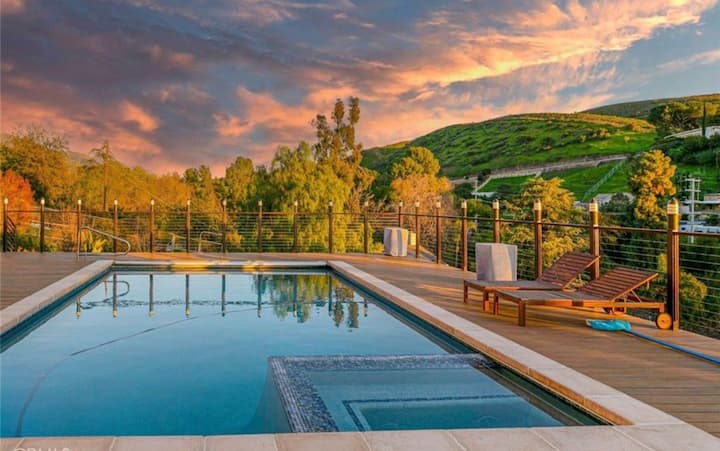 Luxury Hillside Oasis – Pool, Spa, Views Sleeps 10 - Sun Valley - Los Angeles