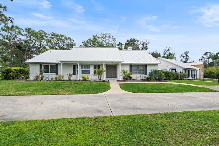 Cozy 3-bedroom Retreat - Orange City, FL