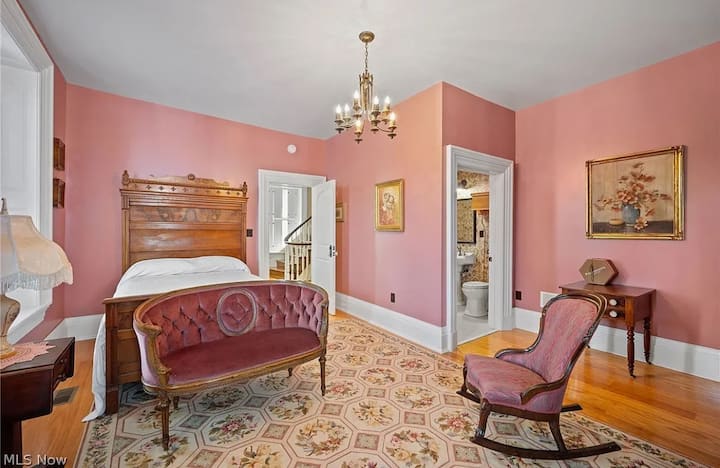 The Mauve Suite - Sandusky, OH
