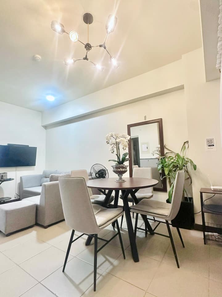 Modern 2br In Kapitolyo | Near Bgc + Malls - Taguig