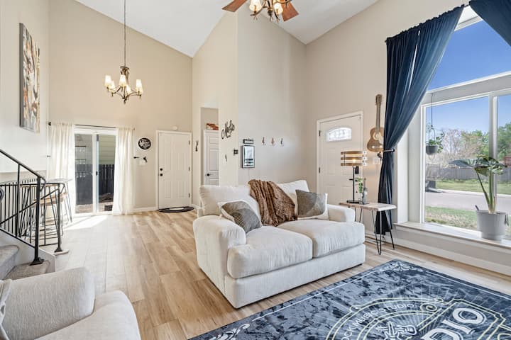 Music-themed Retreat Near Garden Of The Gods - Colorado Springs, CO