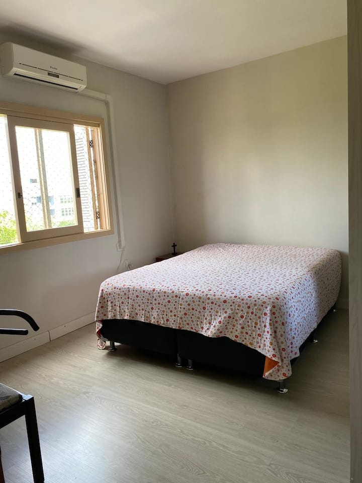 Apto Amplo, Bem Localizado - Alvorada