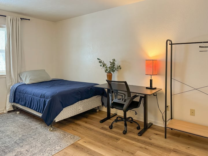 Cozy 2br Cottage • Near Notre Dame • Lake Access - Elkhart, IN