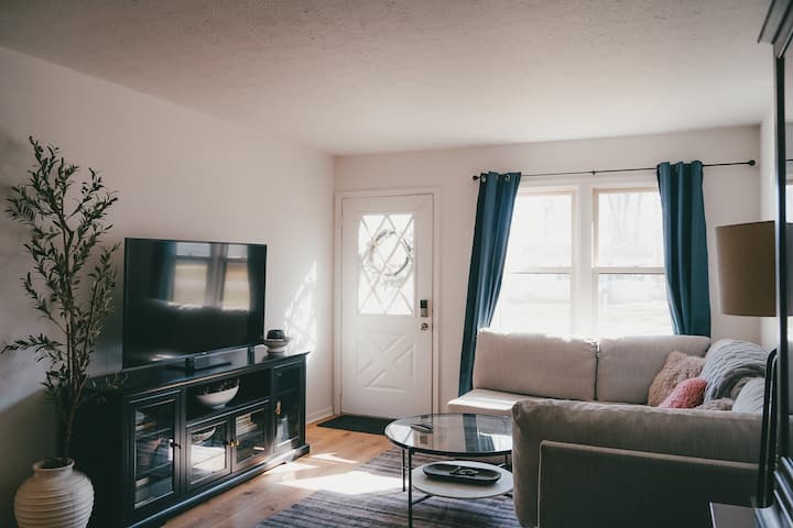 Cozy 2br Cottage • Near Notre Dame • Lake Access - Elkhart, IN