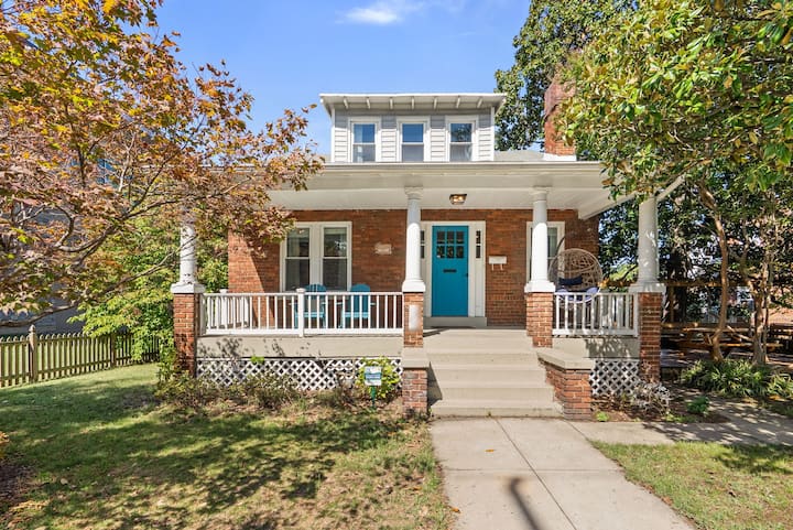 Magnolia Garden Home W/ Hot Tub, Garage Parking - Washington, DC