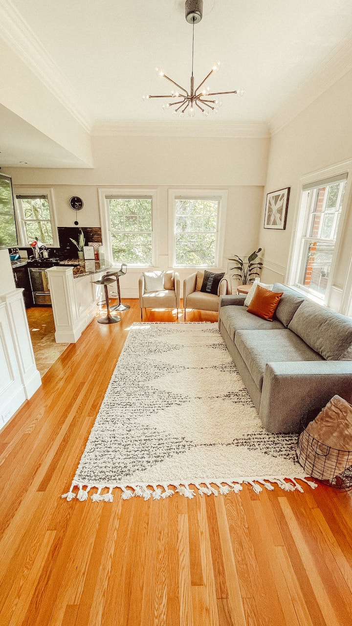 Modern Condo In Historic Downtown Building! - シアトル