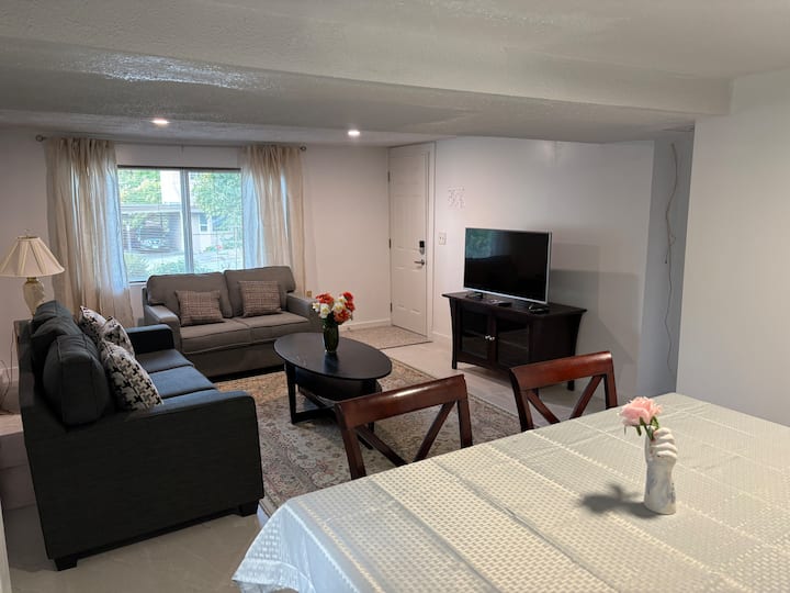 Cozy 2br First Floor Suit - Perfect For Long Term - North Vancouver