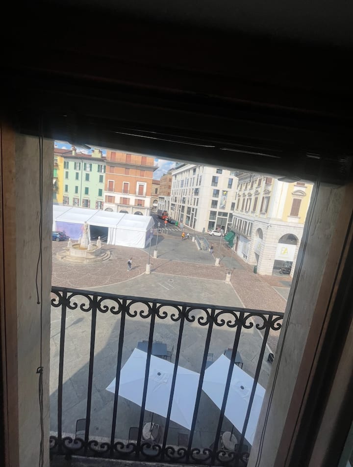 Stanza Per Ragazze In Centro - Brescia