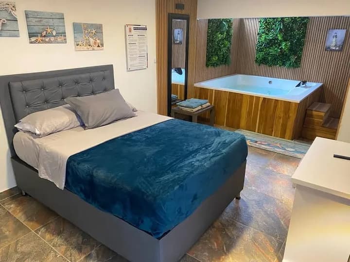 Casa De Lujo 4 Habit
Con Jacuzzi Cerca Al Estadio - コロンビー メデジン