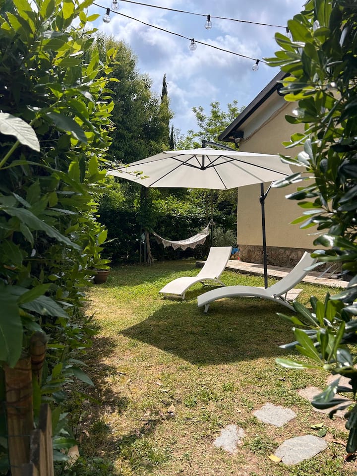 House Close To The Center With Private Garden - Pietrasanta