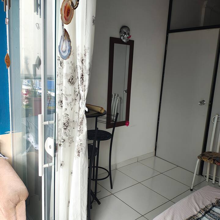 Quarto Central 
Com Sacada - Curitiba