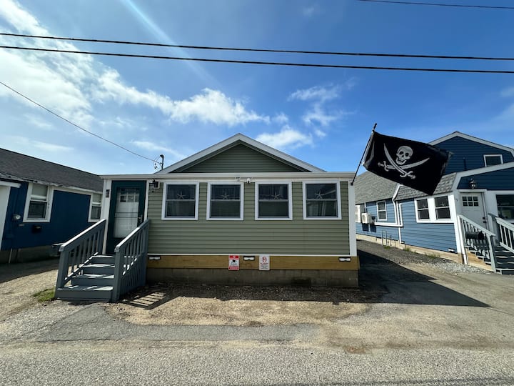 The Green Parrot - Salisbury Beach, MA