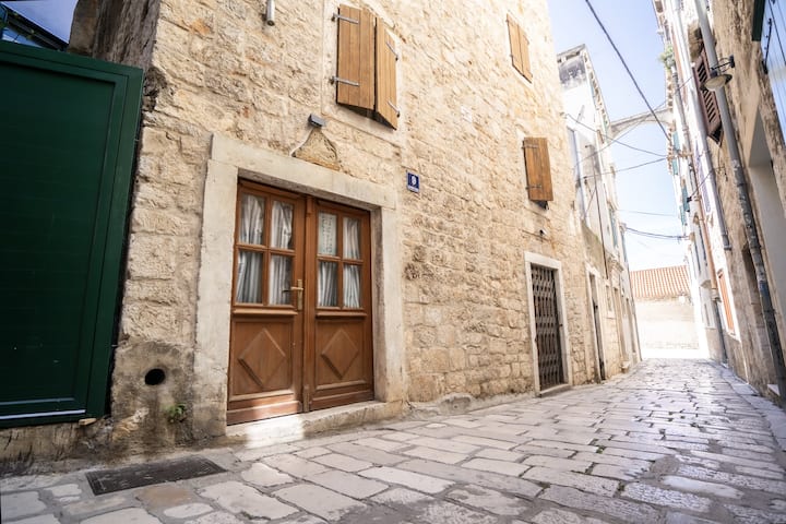 ŠIbenik Old Town House - Lozovac