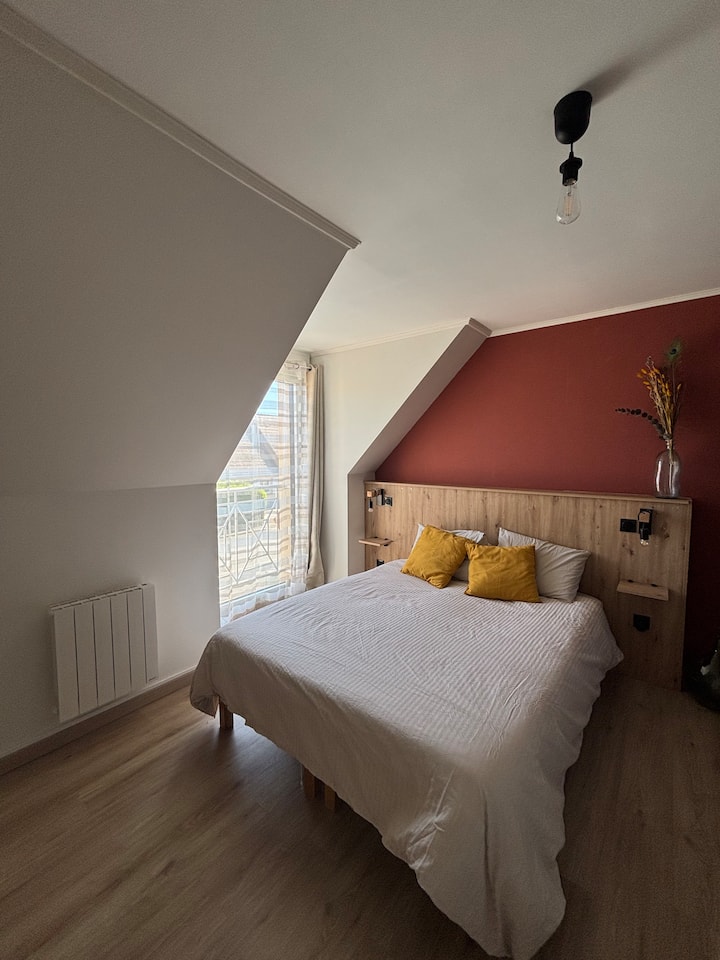 A 2 Pas Du Circuit Des 24h - Le Mans