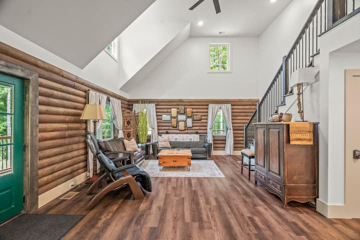 Log Cabin *Sleeps 8* Woodsy Retreat! - Nashville, TN