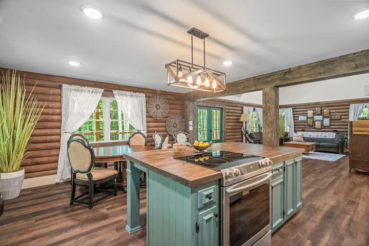 Log Cabin *Sleeps 6* Woodsy Retreat! - Nashville, TN