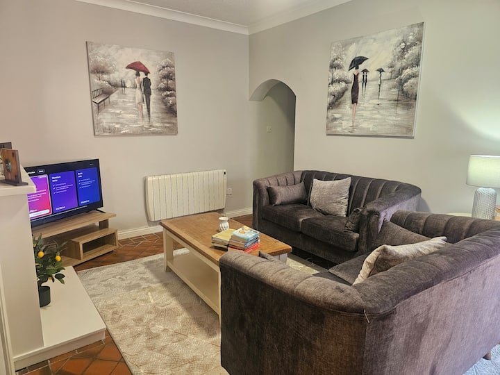 Spanish Arch Gem .Fabulous Location - Galway