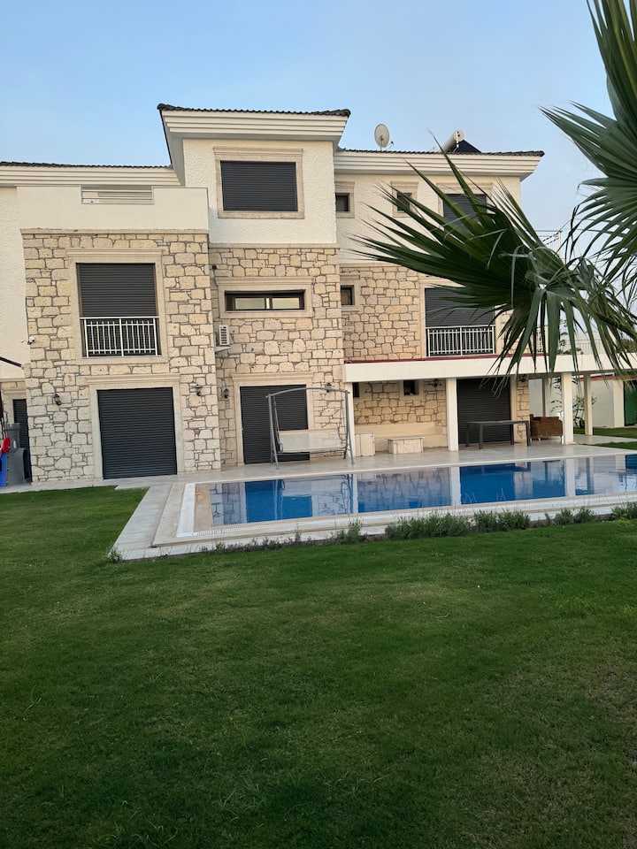 ÇEşme Müstakil Havuzlu Villa - Çeşme