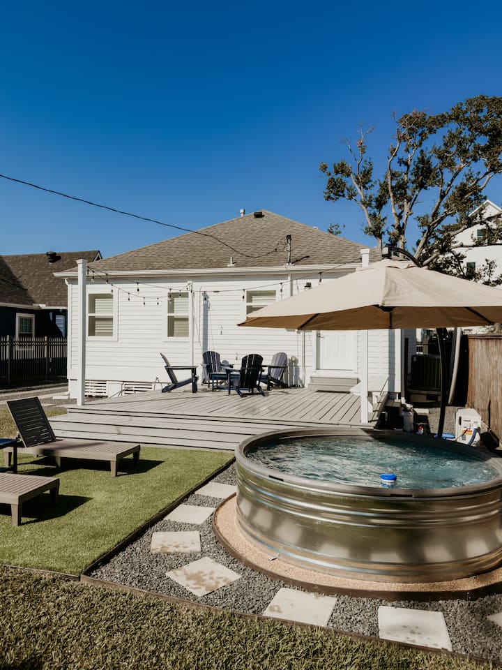 Heights Craftsman Bungalow W/ Cowboy Pool! - Independence Heights - Houston