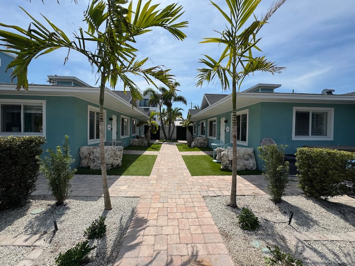 "1-story Apt-2 Blks To Beach-tropical Courtyard - Anna Maria Island, FL