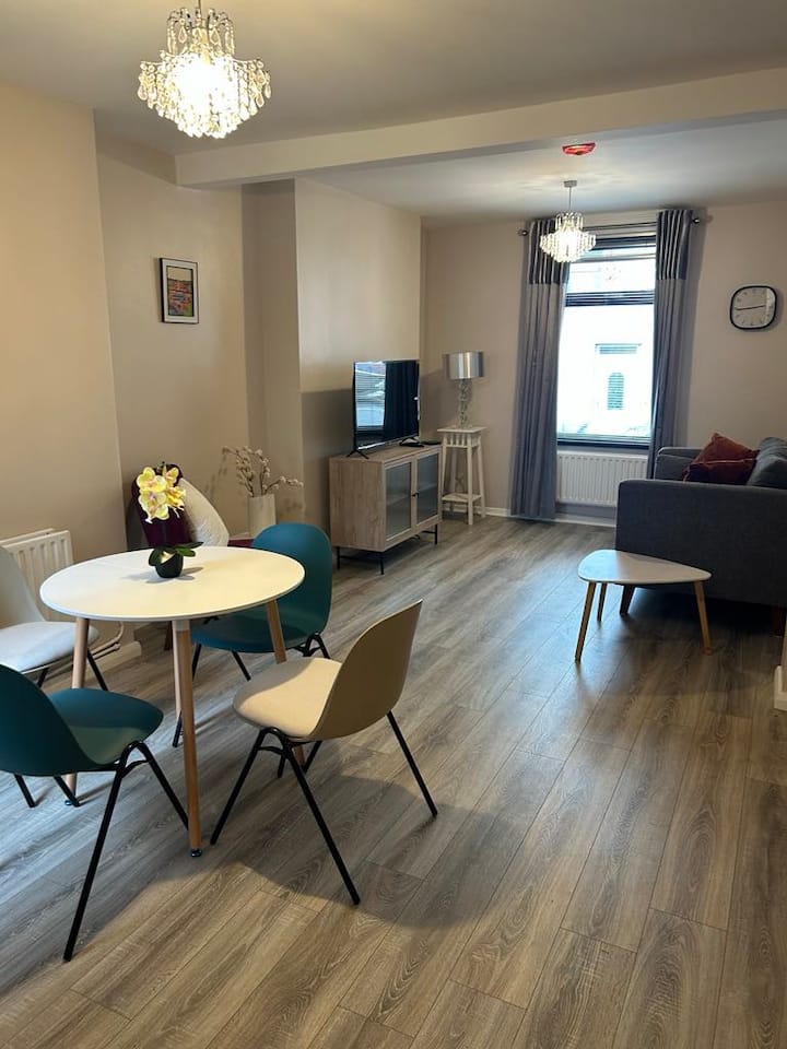 Limewood Townhouse- Newly Refurbished - Derry