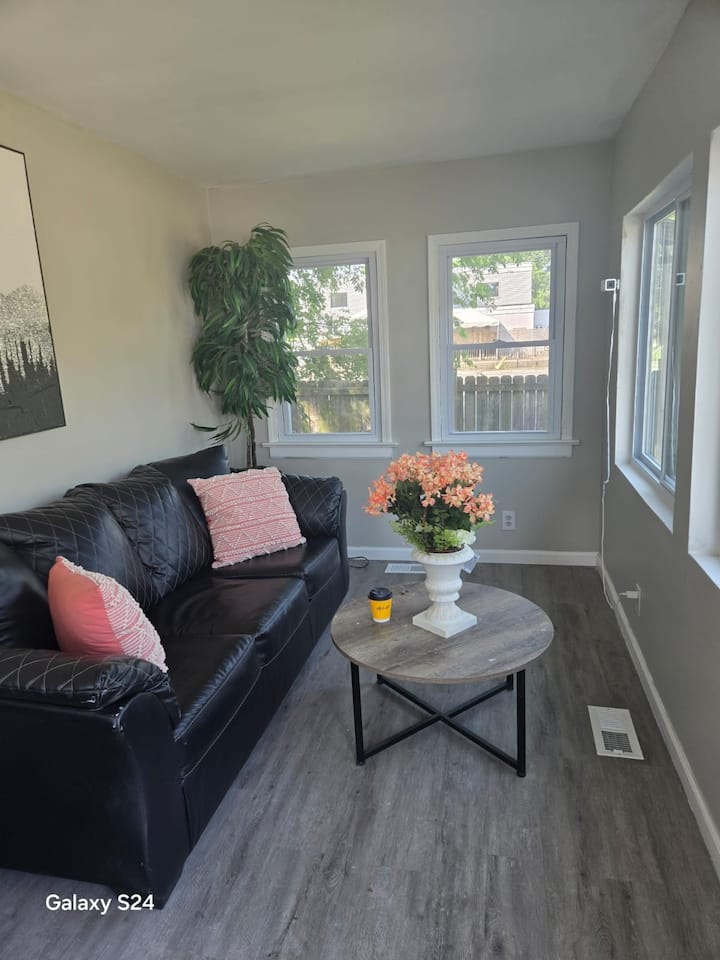 Newly Renovated 4 Bedroom House. - Norfolk, VA