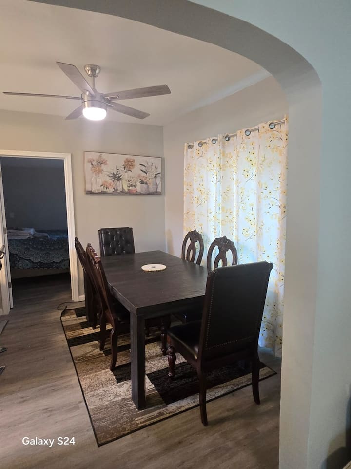 4 Bedroom Home Centrally Located - Hampton, VA