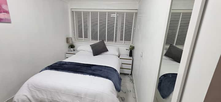 Private Guest Suit|shower,kitchenet & Free Parking - Cardiff