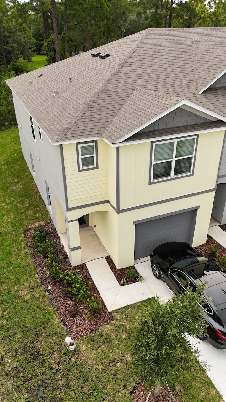 Charming & Cozy Townhouse Near Jax Zoo & Airport - Jacksonville, FL