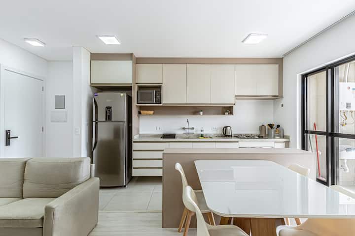 Apartamento  Confortável Com Sacada E Garagem - Curitiba
