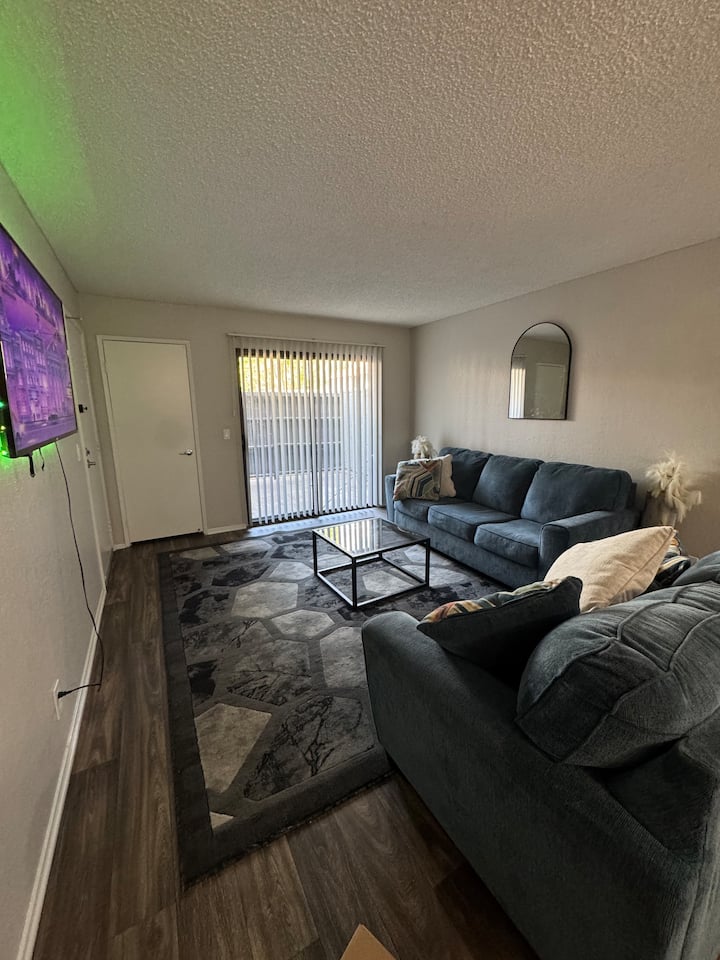 Inland Empire Getaway - Riverside, CA